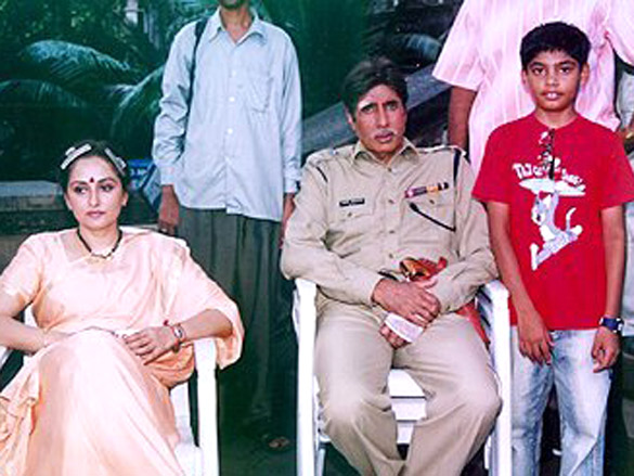 Khakee Review 4/5 | Khakee Movie Review | Khakee 2004 Public Review ...