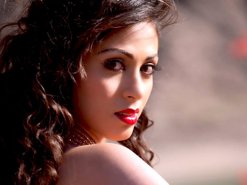 Sada Wallpapers | sada-6 - Bollywood Hungama
