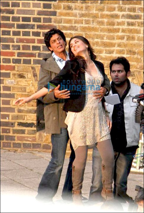 Check Out: SRK and Kareena on sets of Ra.One - Bollywood Hungama