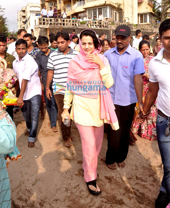 Ameesha Patel’s Ganpati Visarjan | Kanav Puri, Ameesha Patel Images - Bollywood Hungama