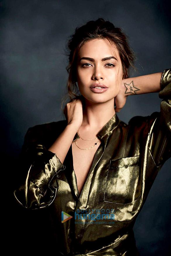 Esha Gupta Photos Images Hd Wallpapers Esha Gupta Hd Images Photos Bollywood Hungama