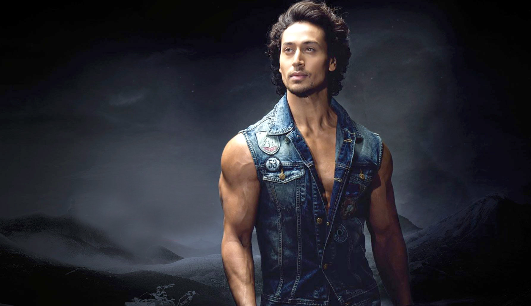 Tiger Shroff Breaks Into SUPERB Dancing Mode At The Airport - Bollywood ...