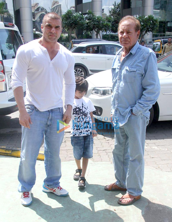Sohail Khan, Arbaaz Khan, Salim Khan and family snapped post lunch at BKC (3) | Sohail Khan ...
