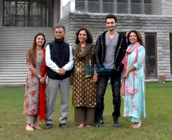 Aayush Sharma and family visit his new bungalow in Himachal Pradesh ...