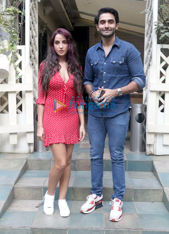 Nora Fatehi and Rohan Mehra spotted at Smoke House Deli in Khar (2 ...
