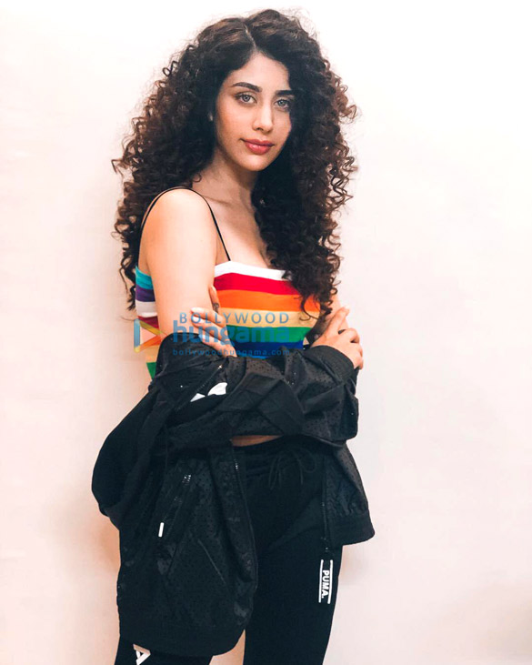 Warina Hussain Photos, Images, HD Wallpapers, Warina Hussain HD Images ...