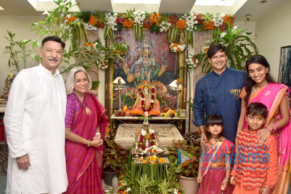 Photos Vivek Oberoi snapped with his family during Ganpati puja at his ...