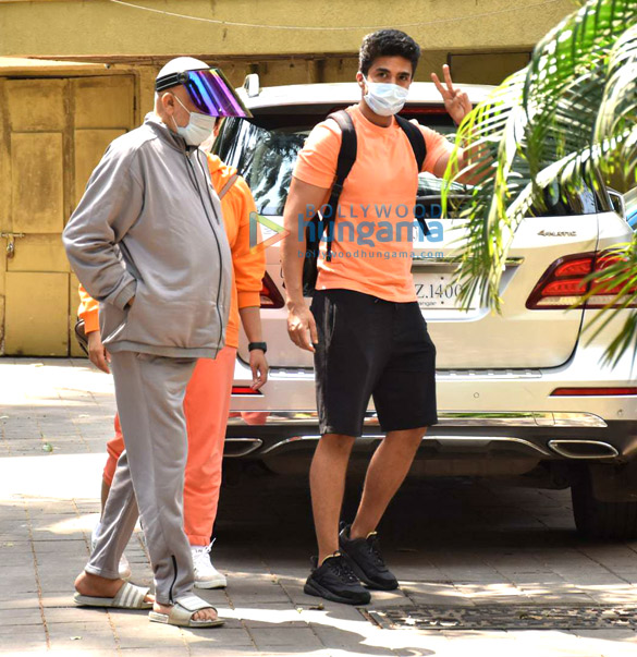 Photos Huma Qureshi and Saqib Saleem snapped with their father in Juhu ...