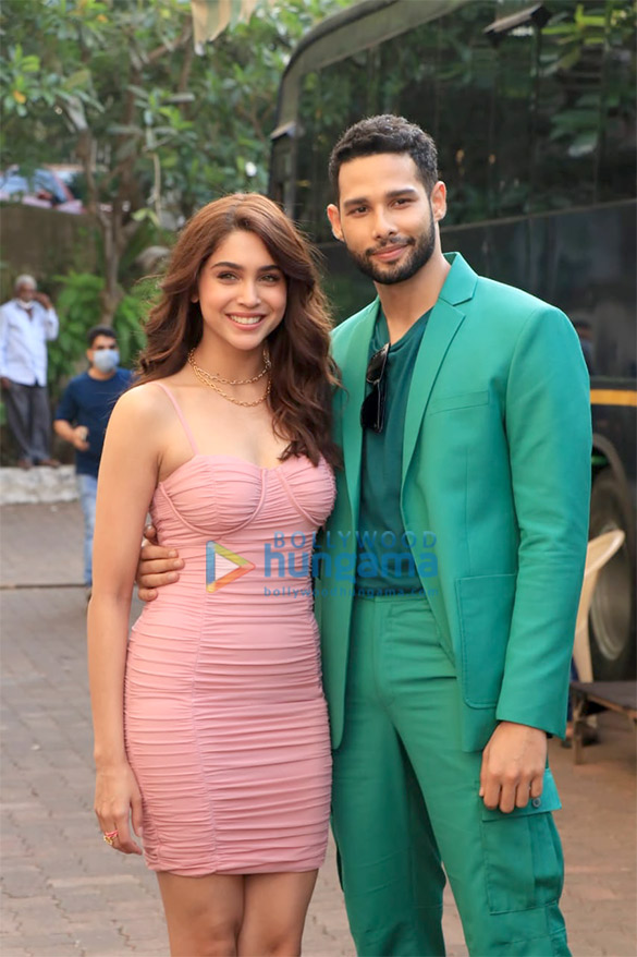 Photos Rani Mukerji Saif Ali Khan Siddhant Chaturvedi And Sharvari Wagh Promote Bunty Aur