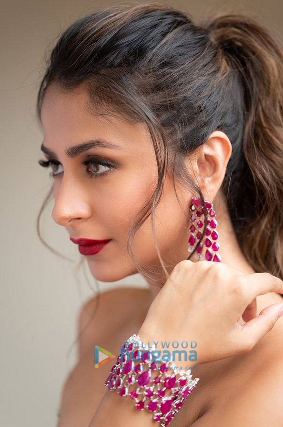 Malvika Raaj Photos, Images, HD Wallpapers, Malvika Raaj HD Images ...