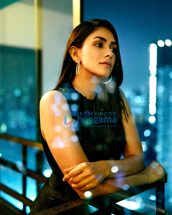Mrunal Thakur Photos, Images, HD Wallpapers, Mrunal Thakur HD Images ...