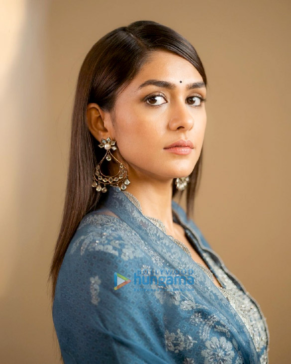 Mrunal Thakur Photos, Images, HD Wallpapers, Mrunal Thakur HD Images ...