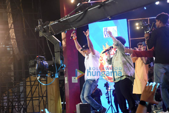 Photos Hrithik Roshan celebrates Navratri with Falguni Pathak in ...